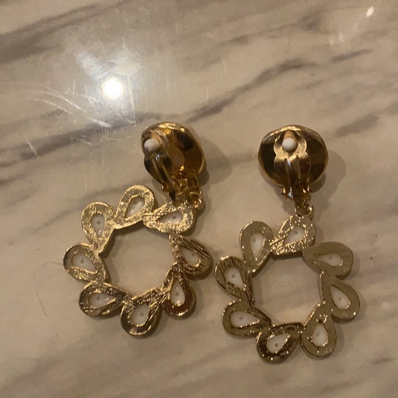 Jewelry | Pear Shaped Pearl Clip On Earrings With Gold Hardware New ...